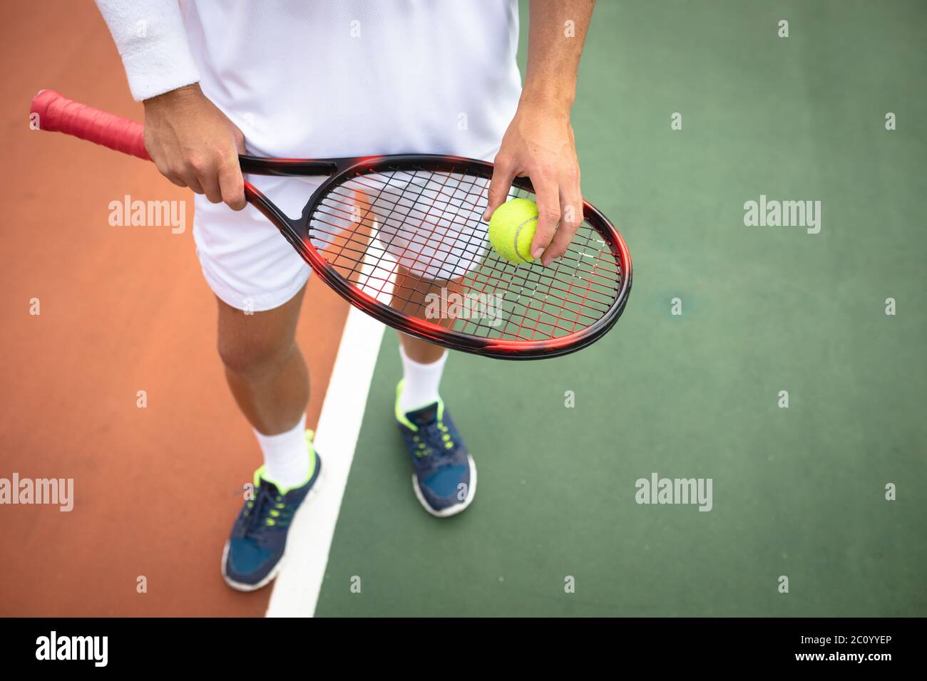 Caucasian man training on a tennis court Stock Photo - Alamy
