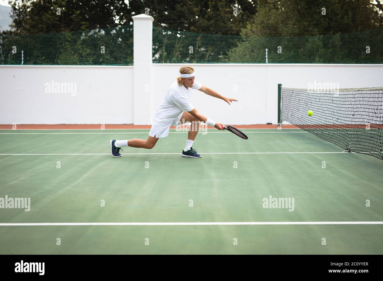 Caucasian man training on a tennis court Stock Photo - Alamy