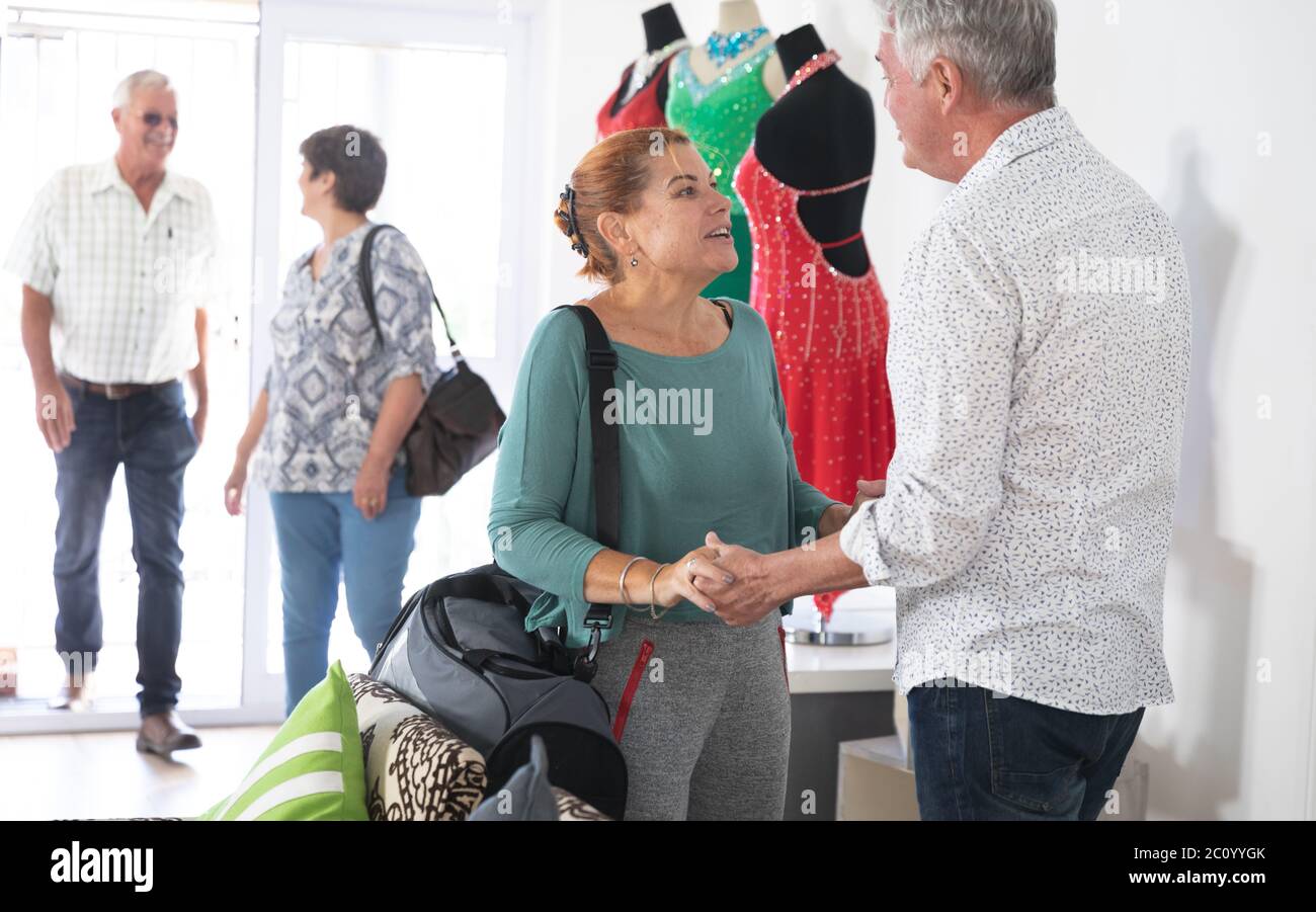 Mature dancing class ballroom hi-res stock photography and images - Alamy