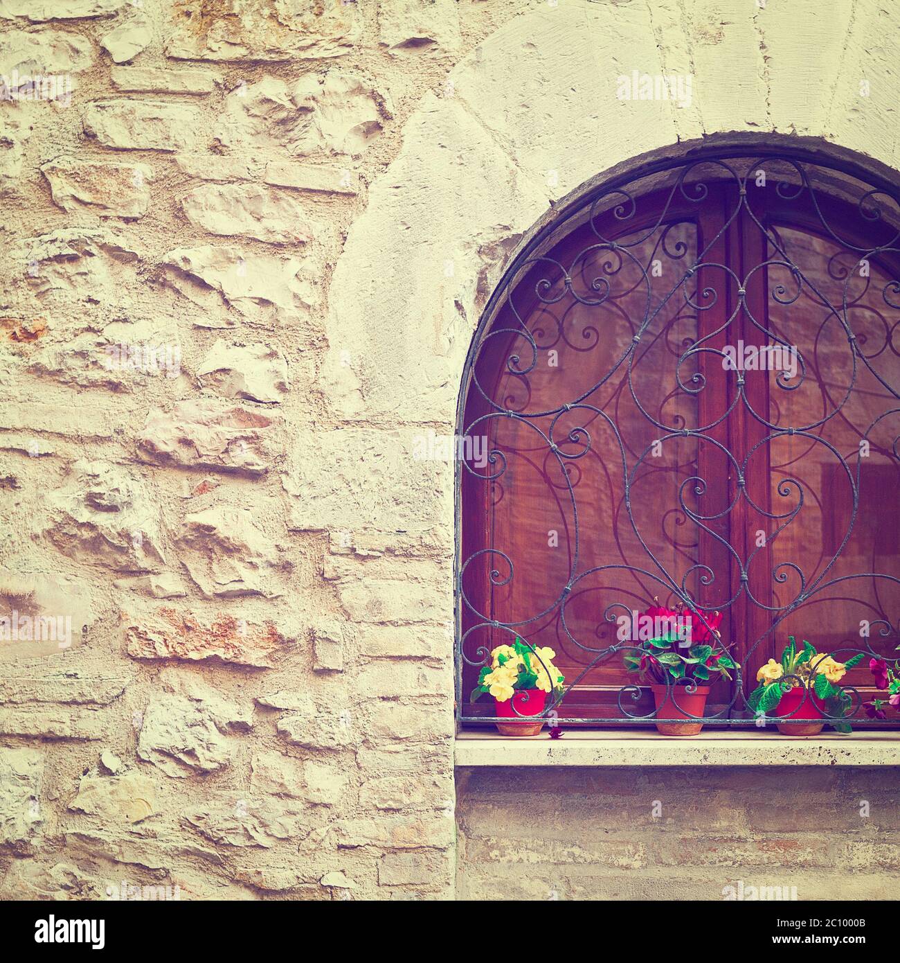 Heritage arched window hi-res stock photography and images - Alamy