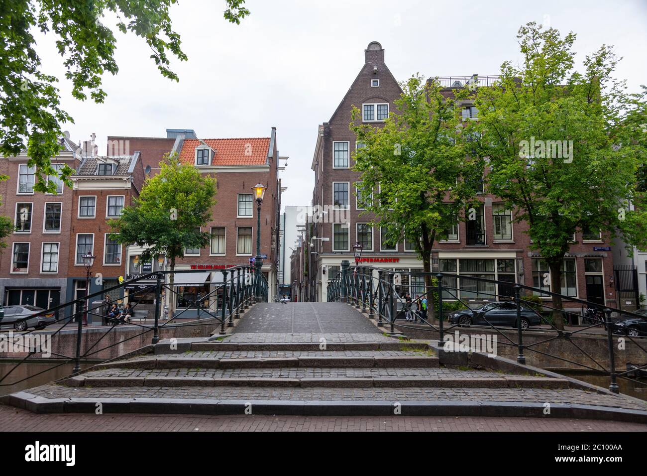 Bridge in red light disrtict Amsterdam Stock Photo - Alamy