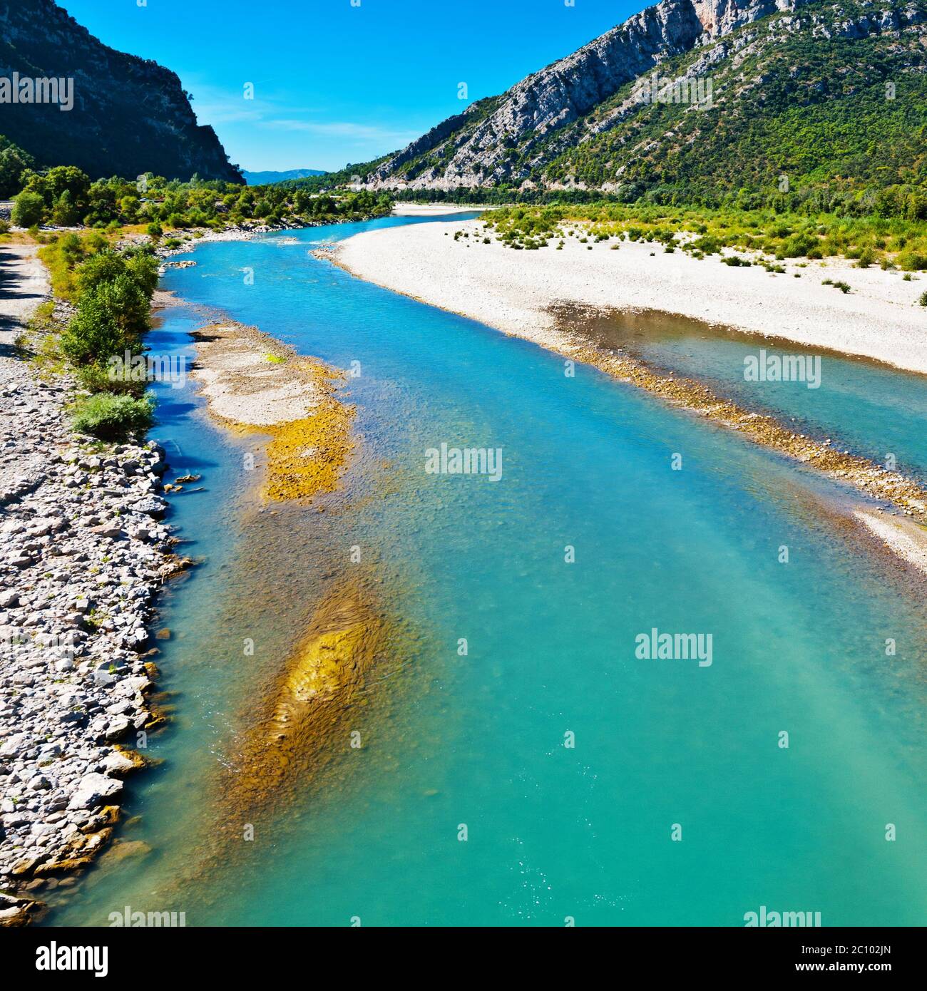 Pebbles river splash hi-res stock photography and images - Alamy