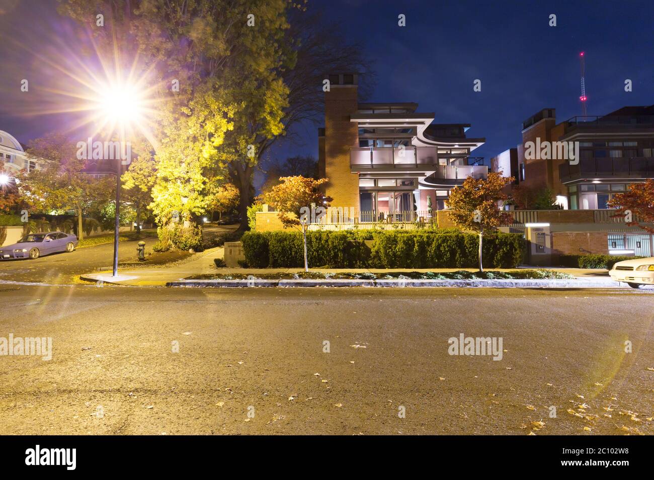 night scene of road near residential buildings in seattle Stock Photo ...