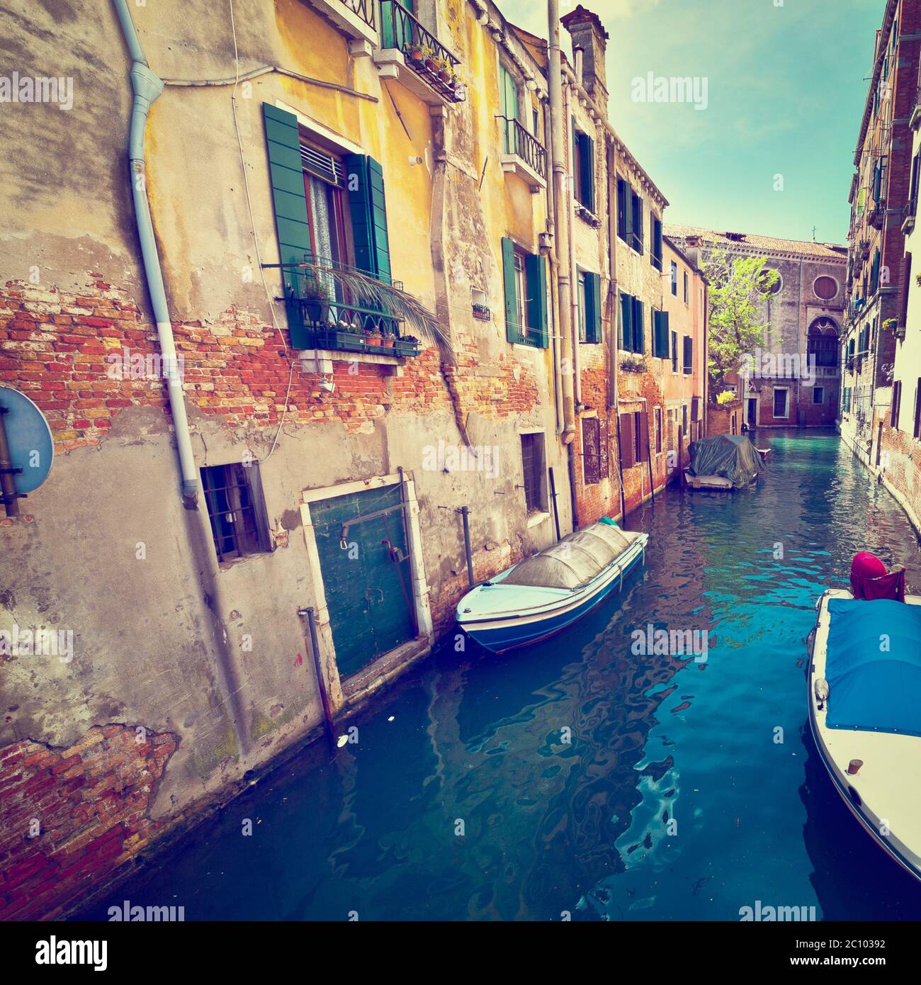 Narrow quay landmark hi-res stock photography and images - Alamy