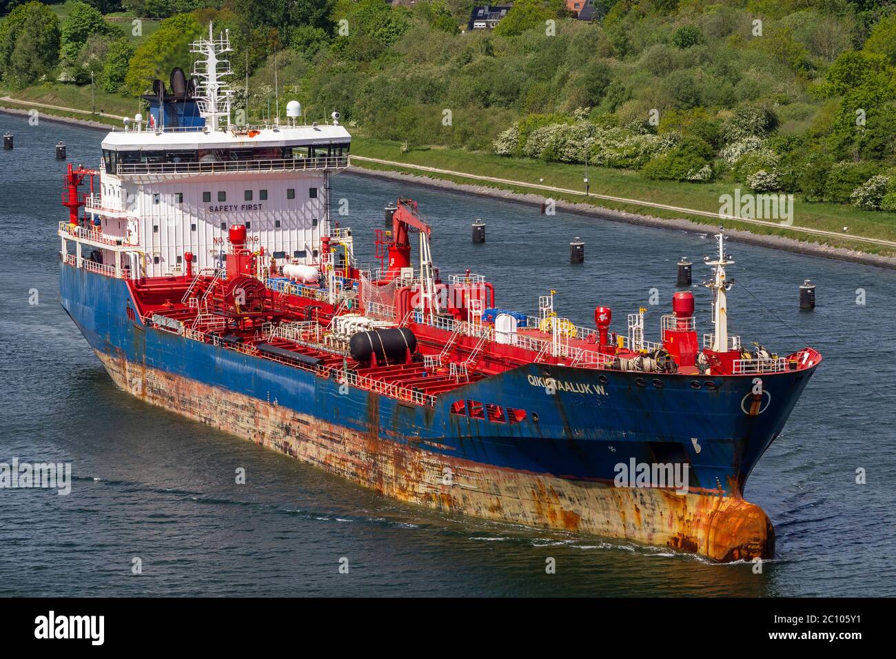 Chemical oil tanker hi-res stock photography and images - Alamy