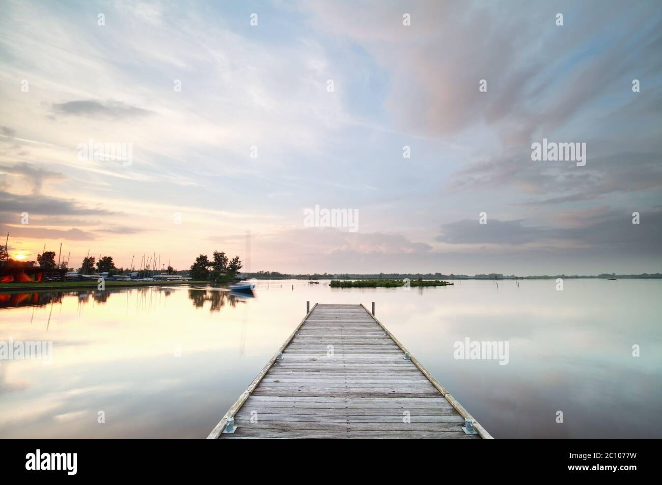 Big sky pier hi-res stock photography and images - Alamy