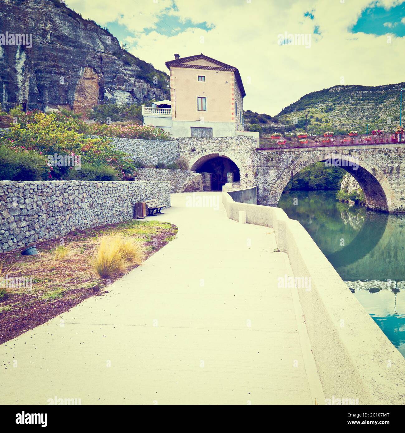 Natural embankment hi-res stock photography and images - Alamy