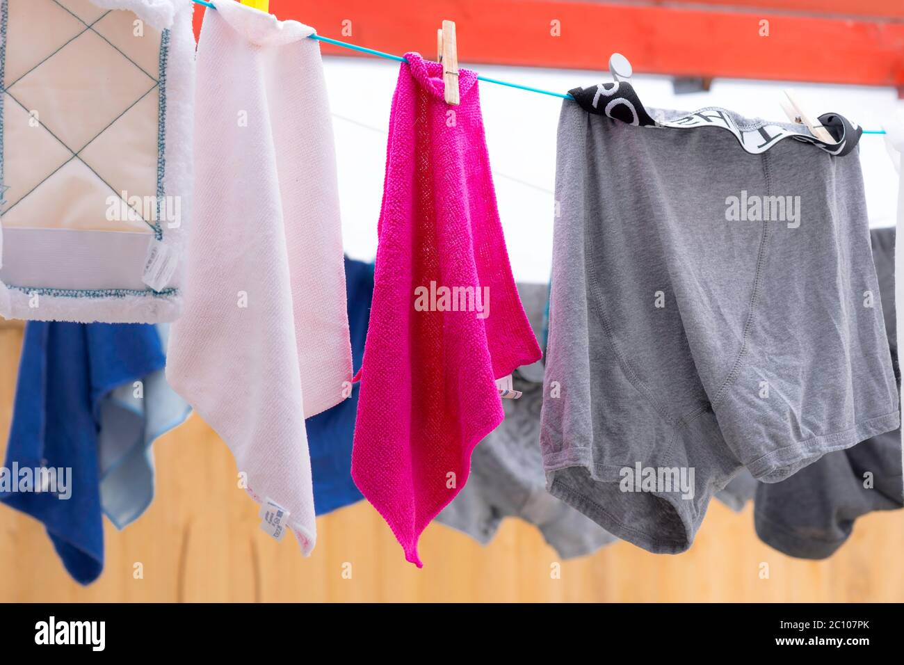 Clothes washing line at the garden Stock Photo - Alamy
