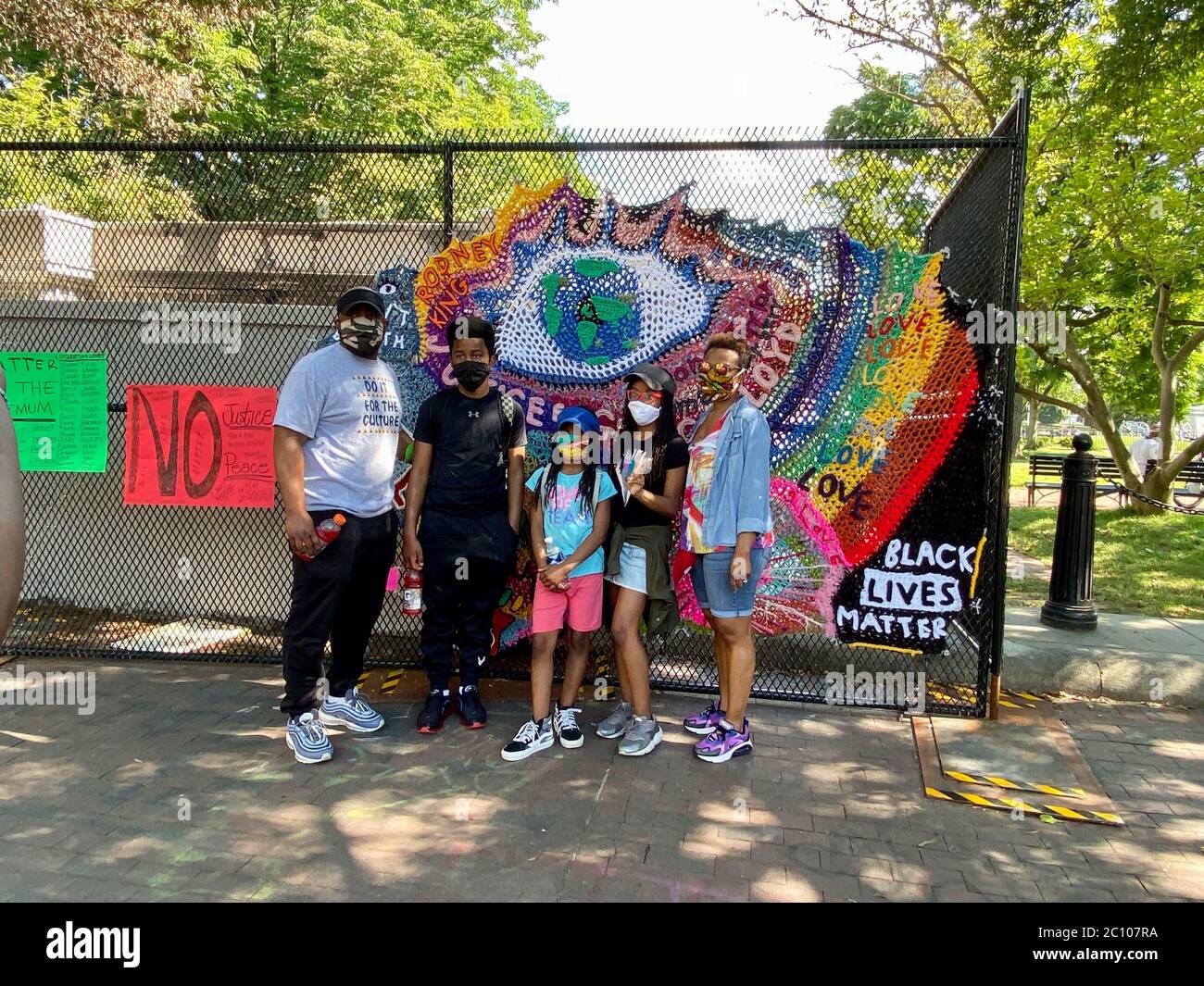 Peaceful resistance mural hi-res stock photography and images - Alamy