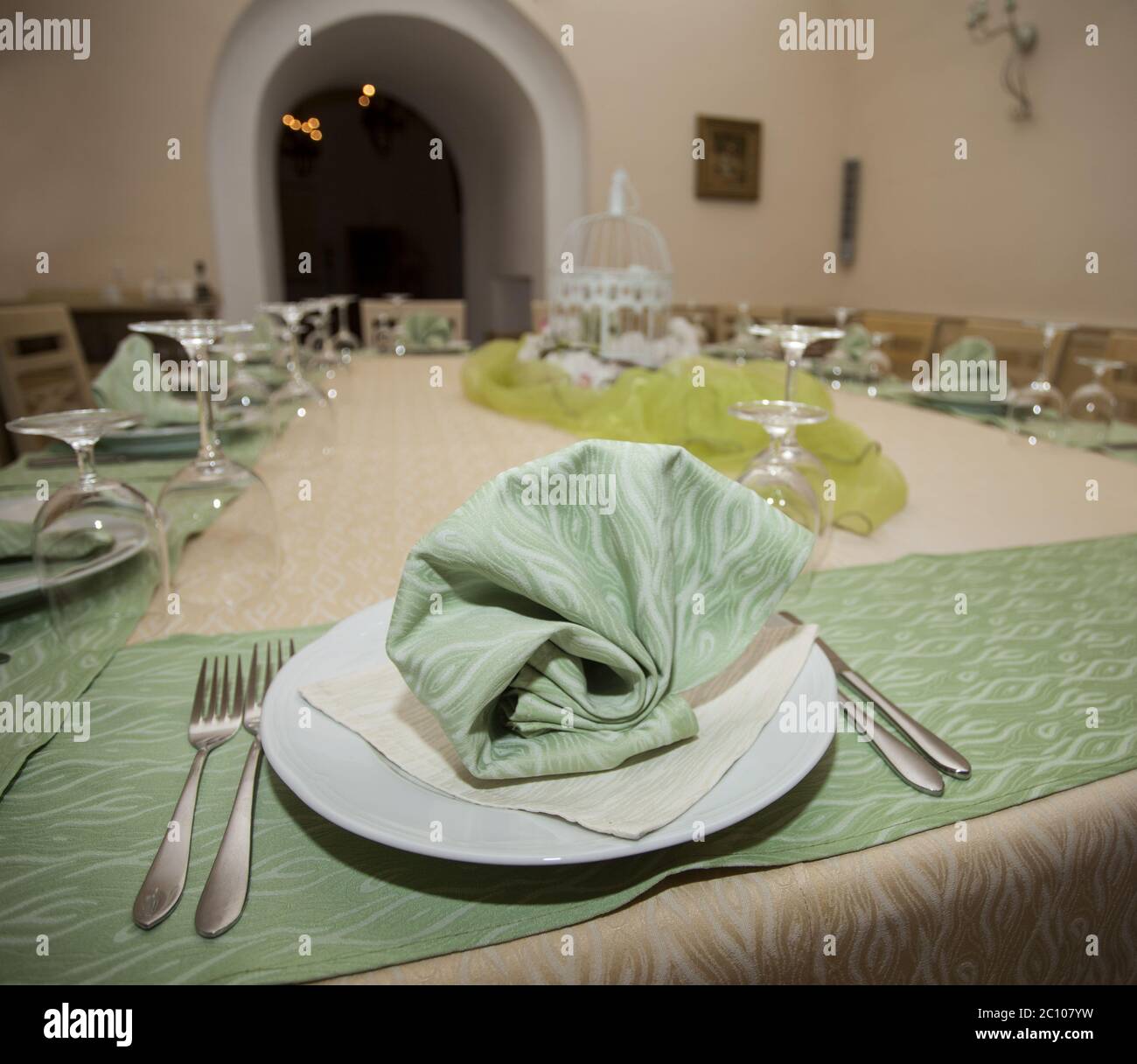 Luxury restaurant table Stock Photo - Alamy
