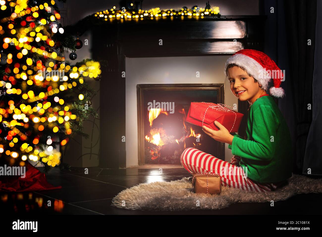 Child exited open gift hi-res stock photography and images - Alamy