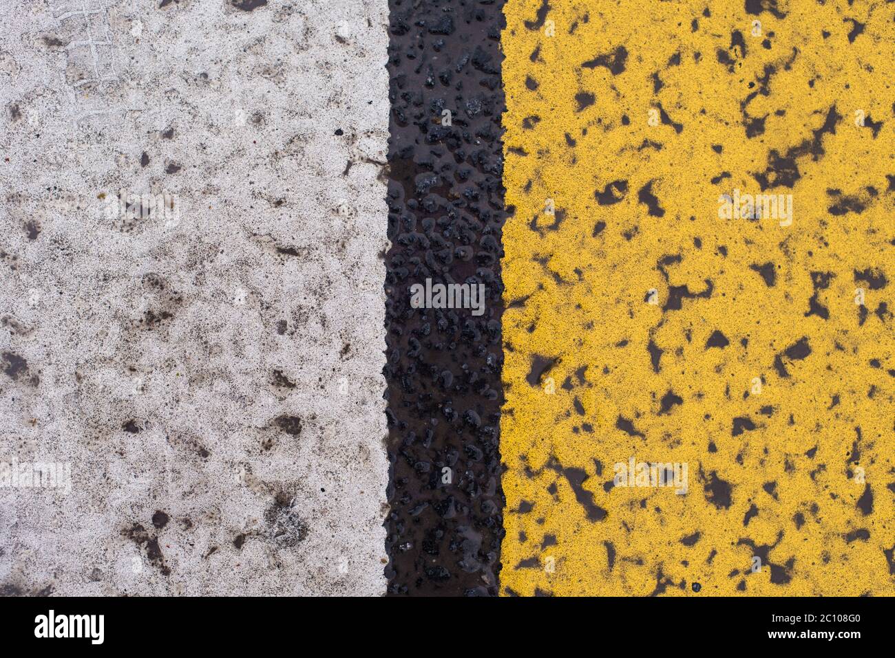 Asphalt road texture yellow stripe hi-res stock photography and images ...