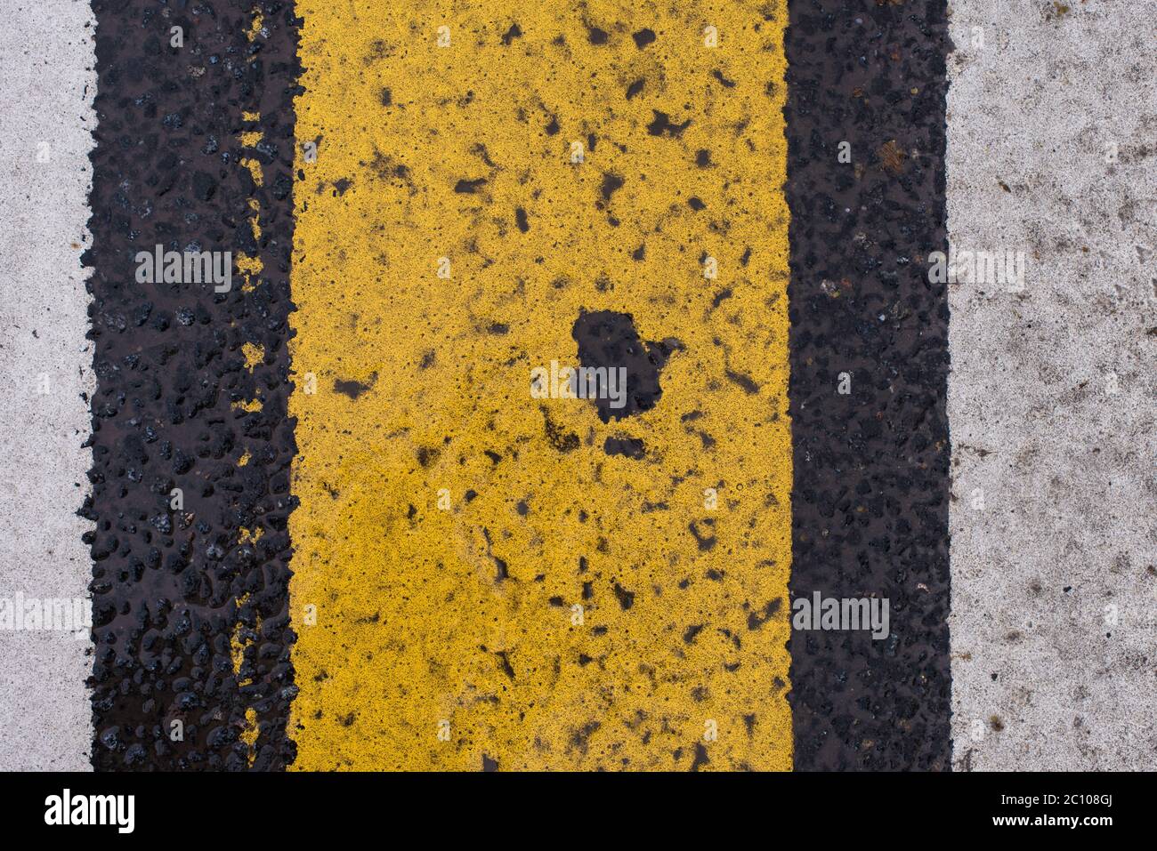 Asphalt road texture yellow stripe hi-res stock photography and images ...