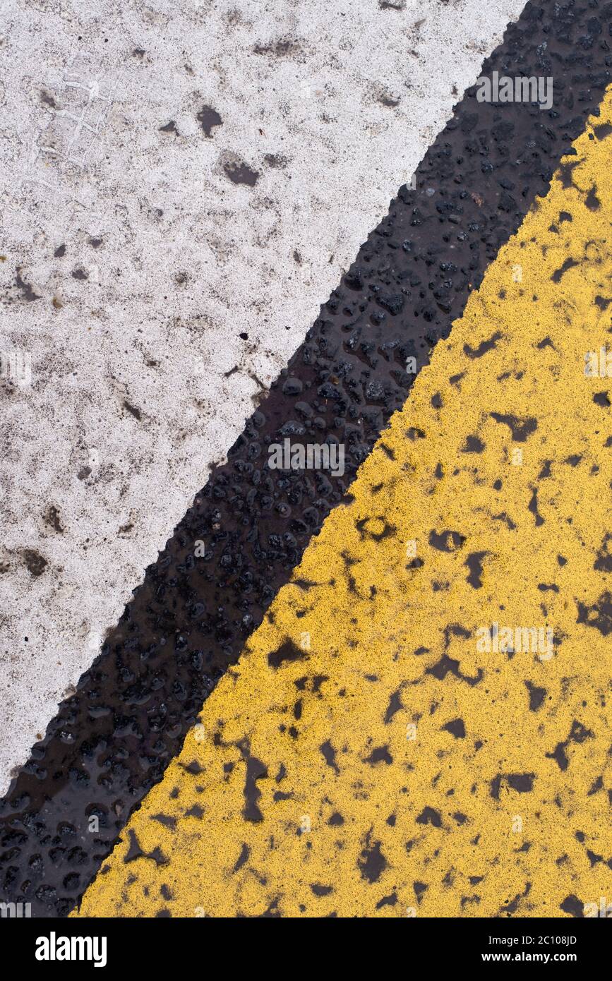 Asphalt road texture yellow stripe hi-res stock photography and images ...