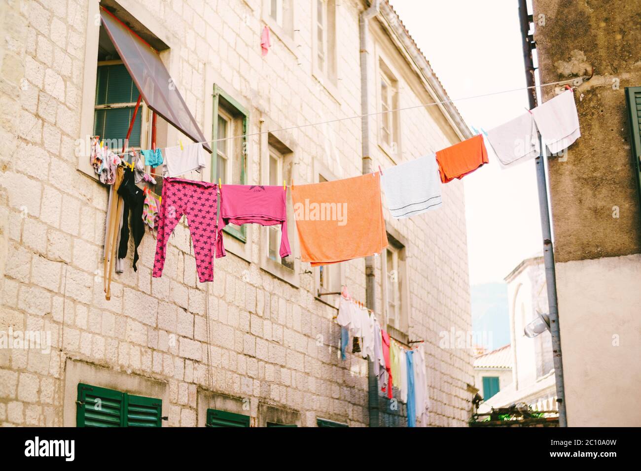 Rope between buildings hi-res stock photography and images - Alamy