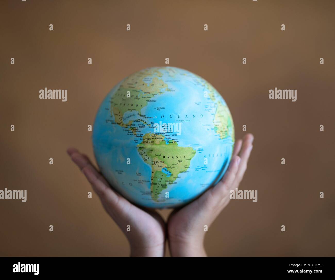 Hands holding globe hi-res stock photography and images - Alamy