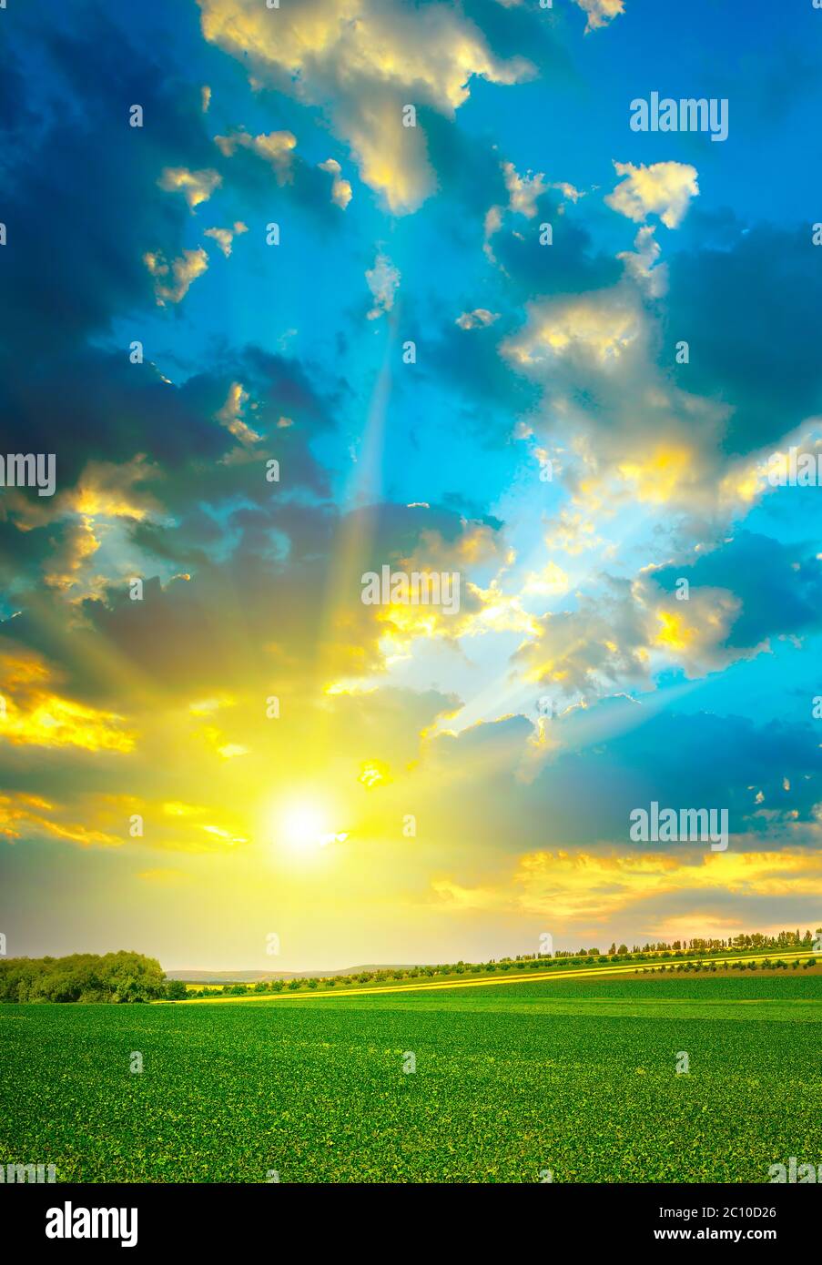 Sunrise over farm field hi-res stock photography and images - Alamy