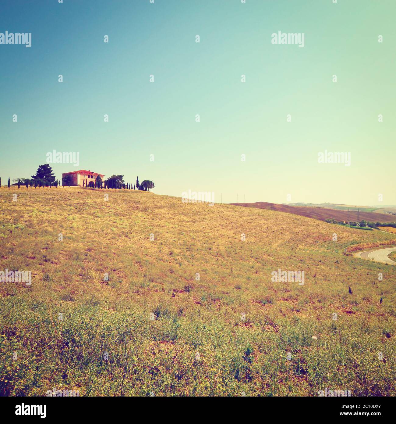 Italian farm building stone roof hi-res stock photography and images ...