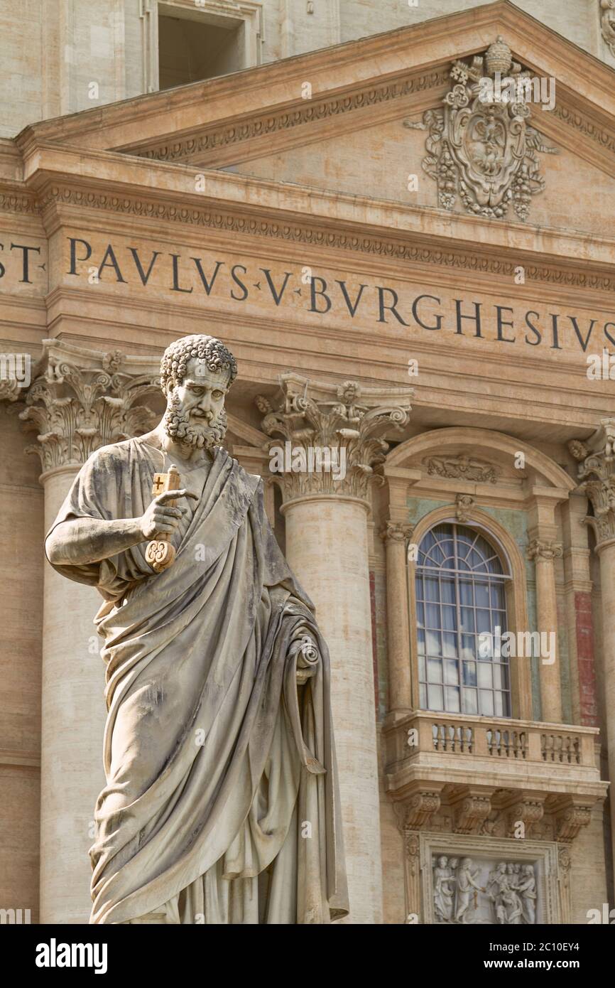 Statue of St. Peter by Giuseppe de Fabris at St Peter's Square, Vatican ...