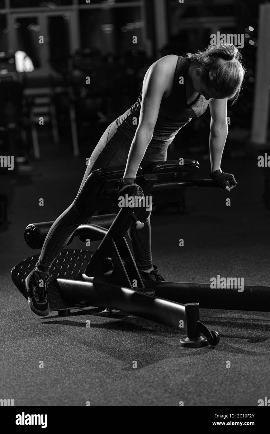 Woman doing strength exercises for abs muscles Stock Photo - Alamy