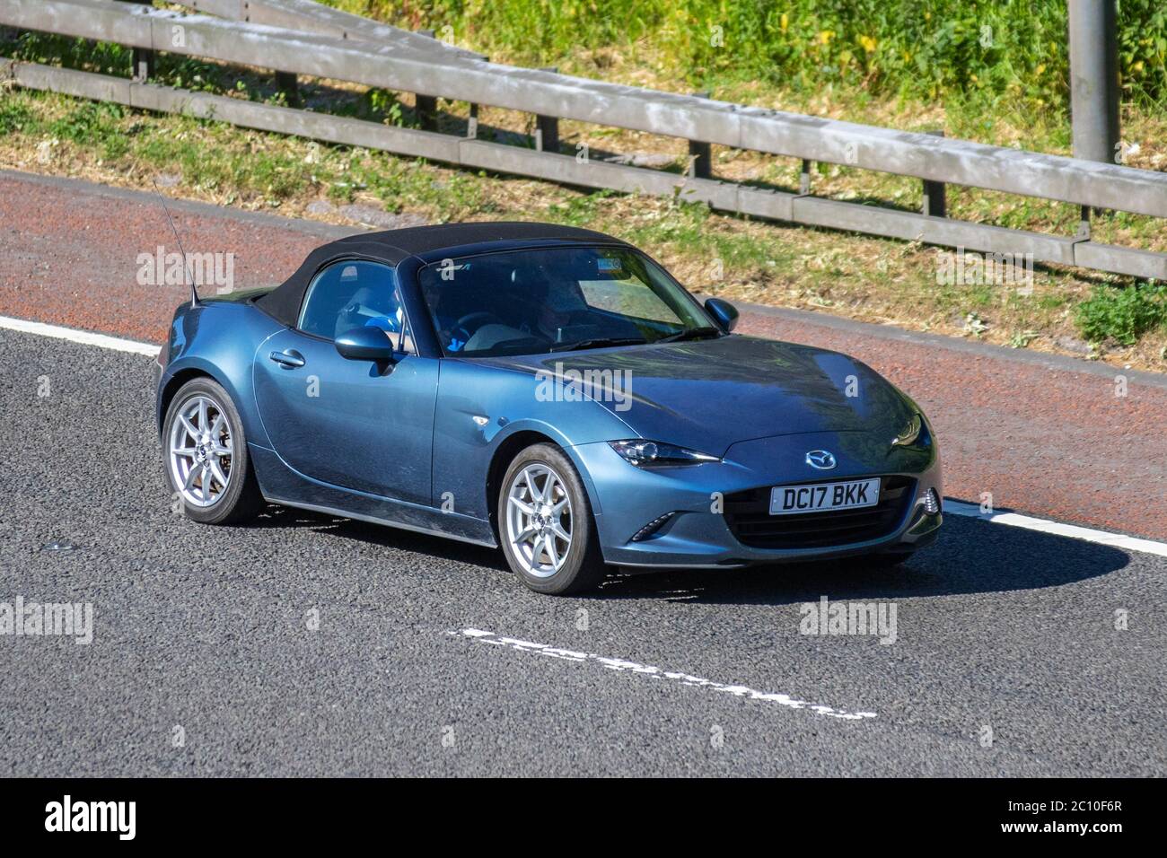 Mazda mx5 side view hi-res stock photography and images - Alamy