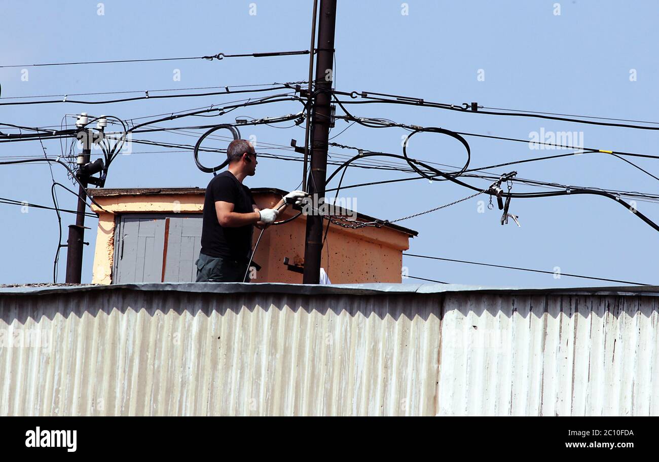 Fiber optic cables hi-res stock photography and images - Alamy