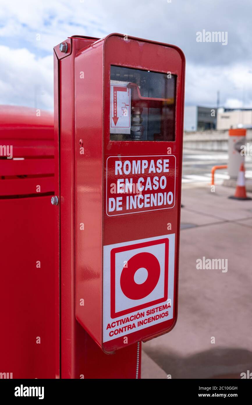 Fire alarm signage hi-res stock photography and images - Alamy