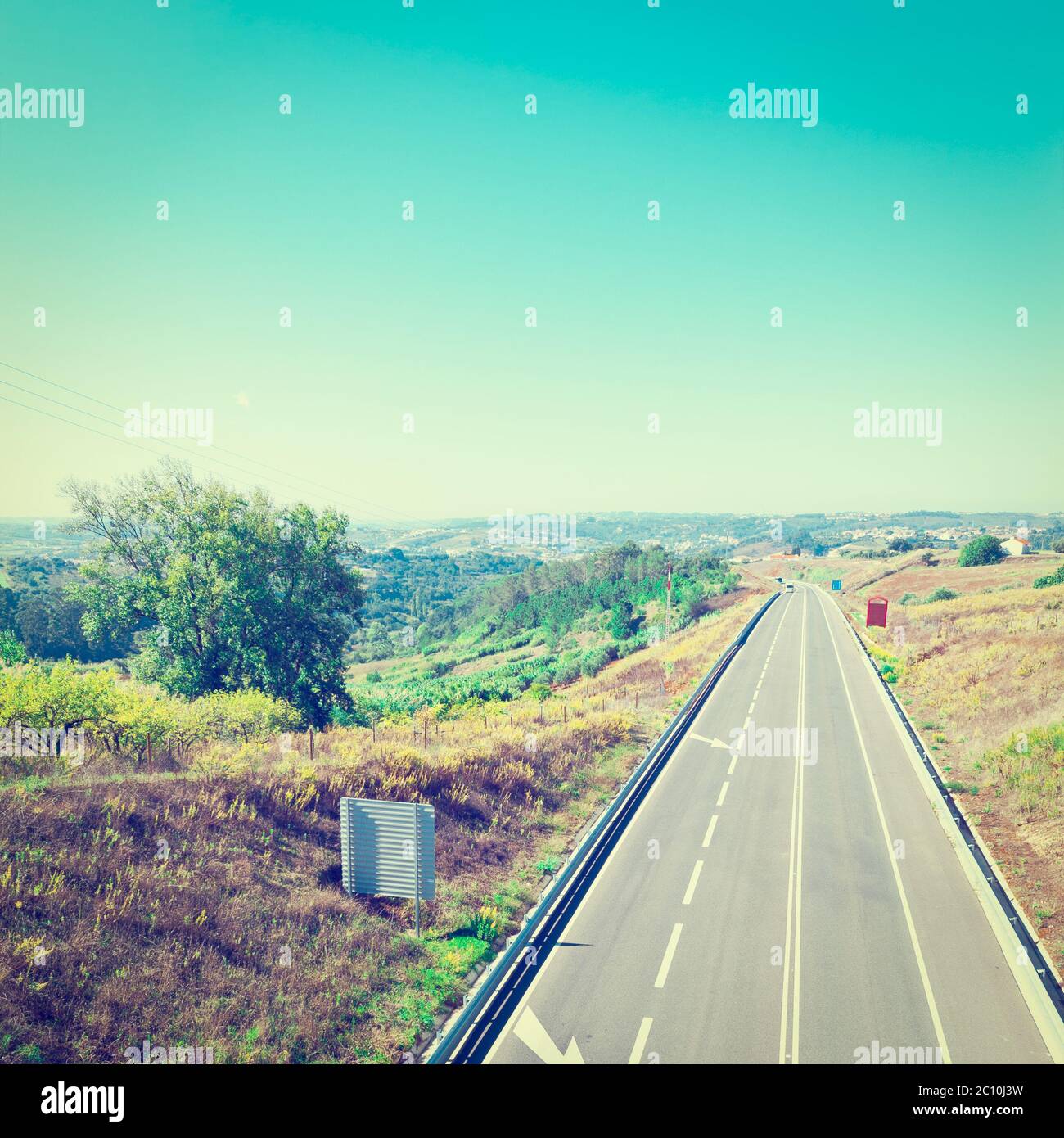 Straight road city hi-res stock photography and images - Alamy