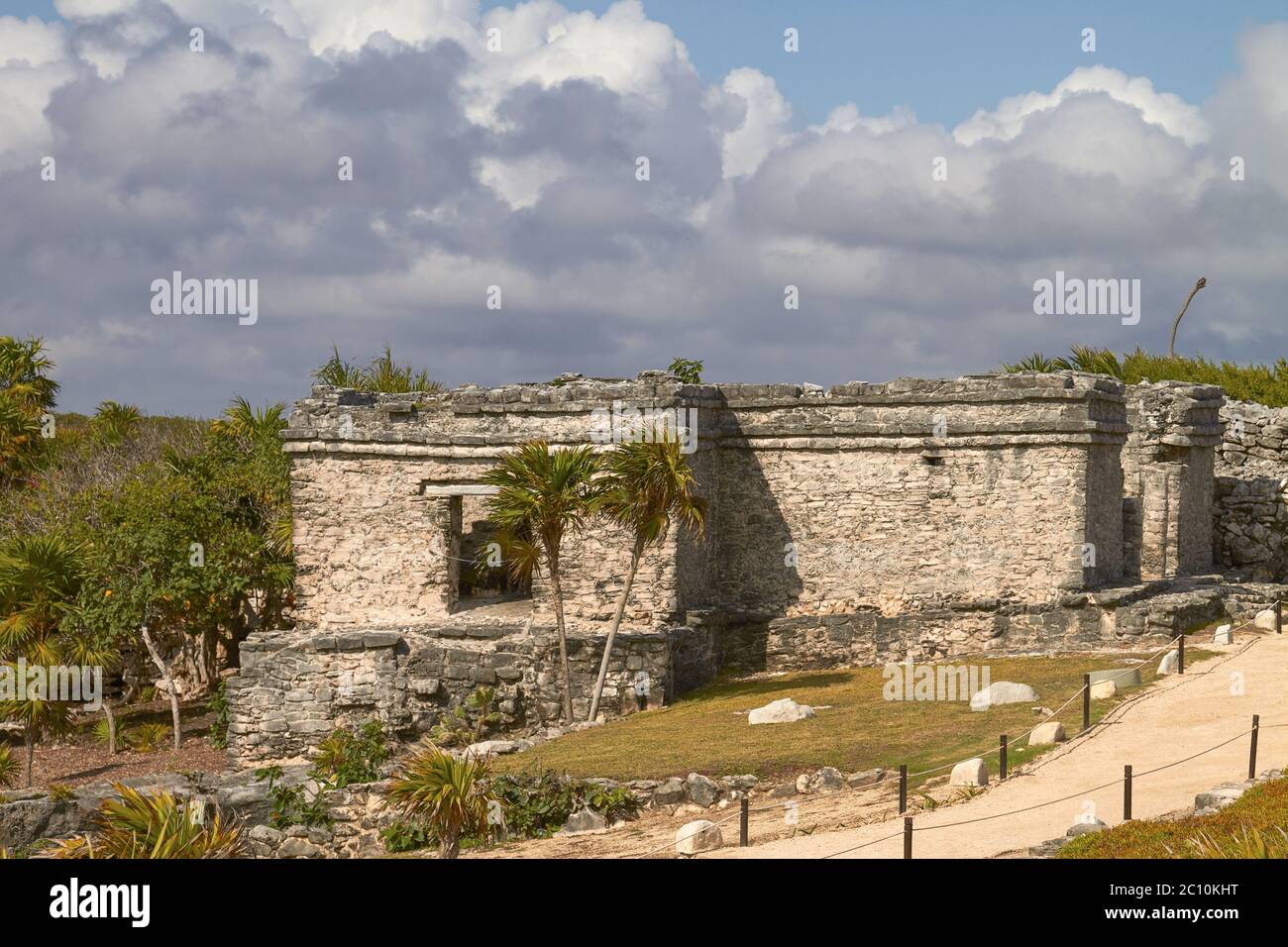 Mayan temple cancun hi-res stock photography and images - Alamy
