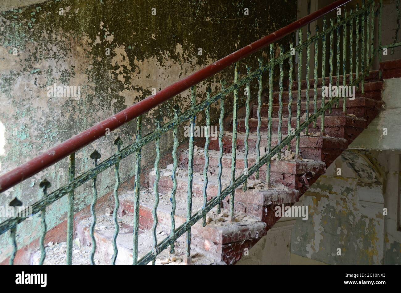 Run down staircase hi-res stock photography and images - Alamy