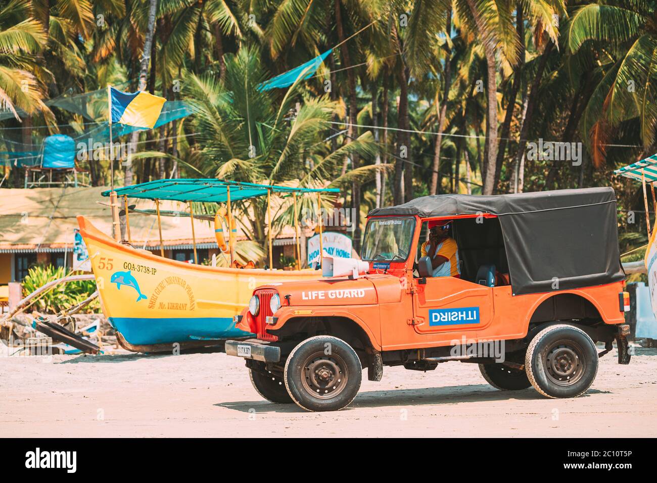 Goa tourist car hi-res stock photography and images - Alamy