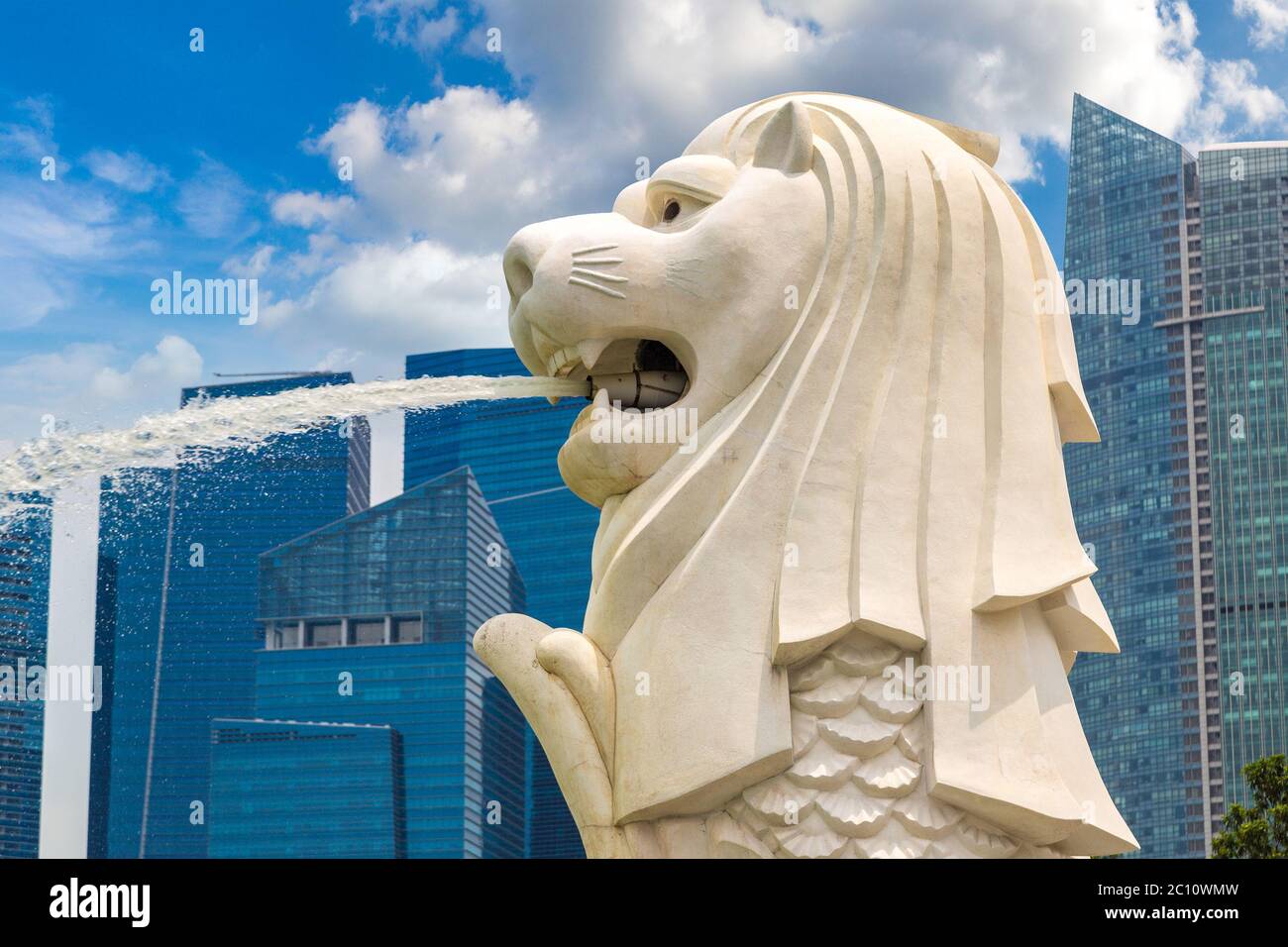 Merlion fountain mouth singapore river hi-res stock photography and ...