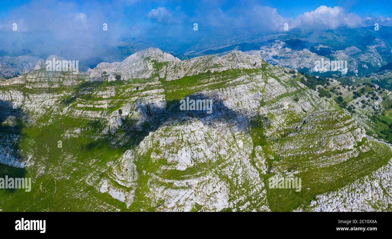 Estaciones del valle hi-res stock photography and images - Alamy