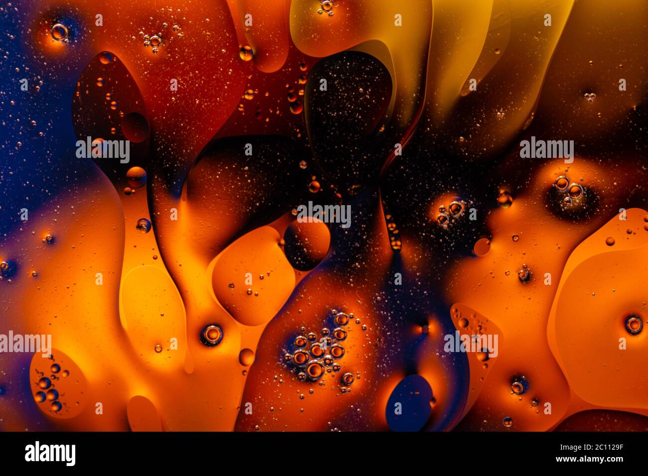 Oil and water and colors experiment hi-res stock photography and images ...