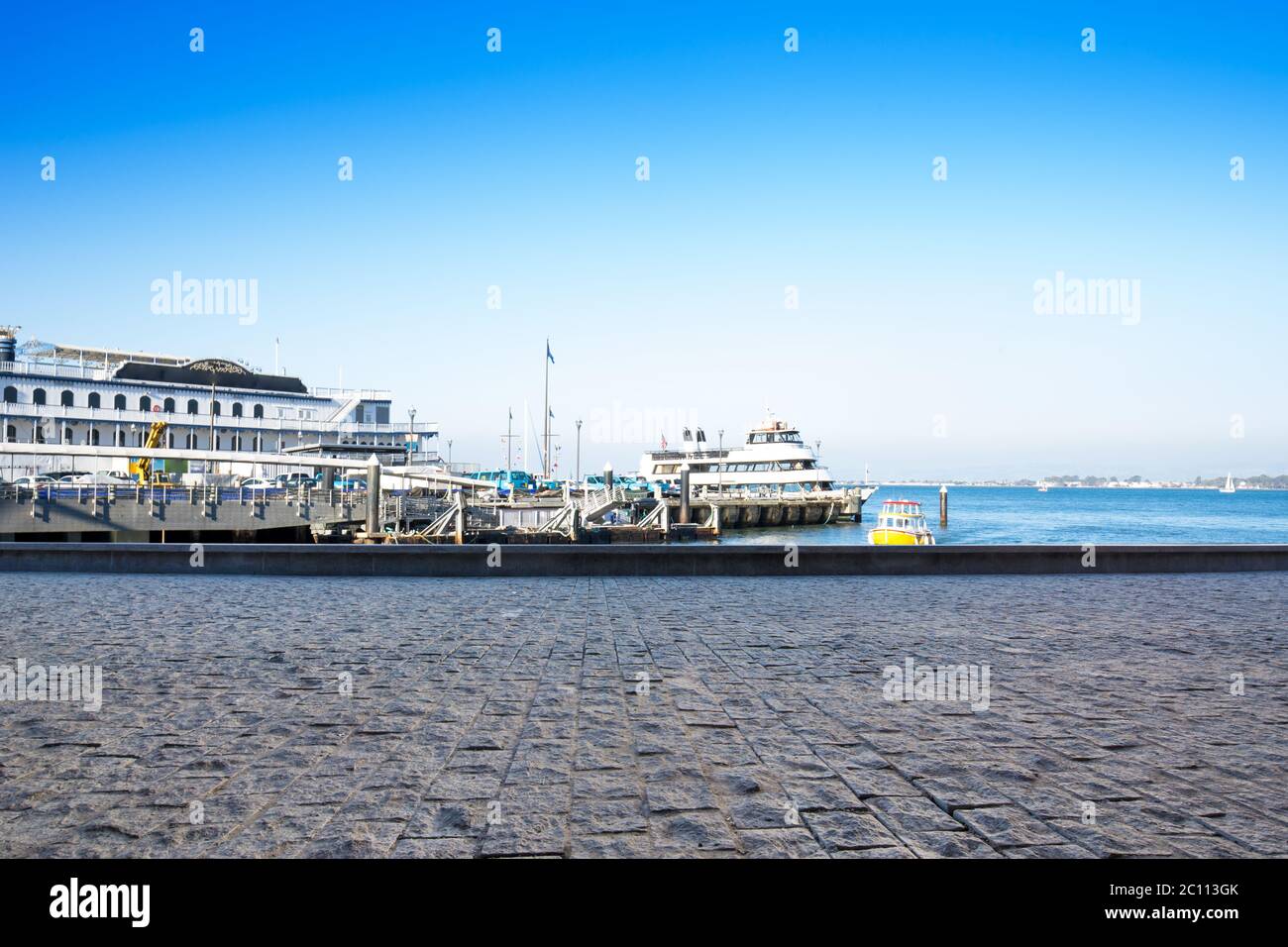 Empty ships hi-res stock photography and images - Alamy