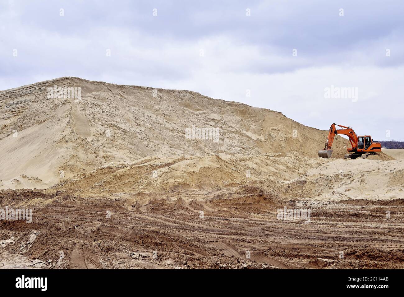 Sand quarry working equipment hi-res stock photography and images - Alamy