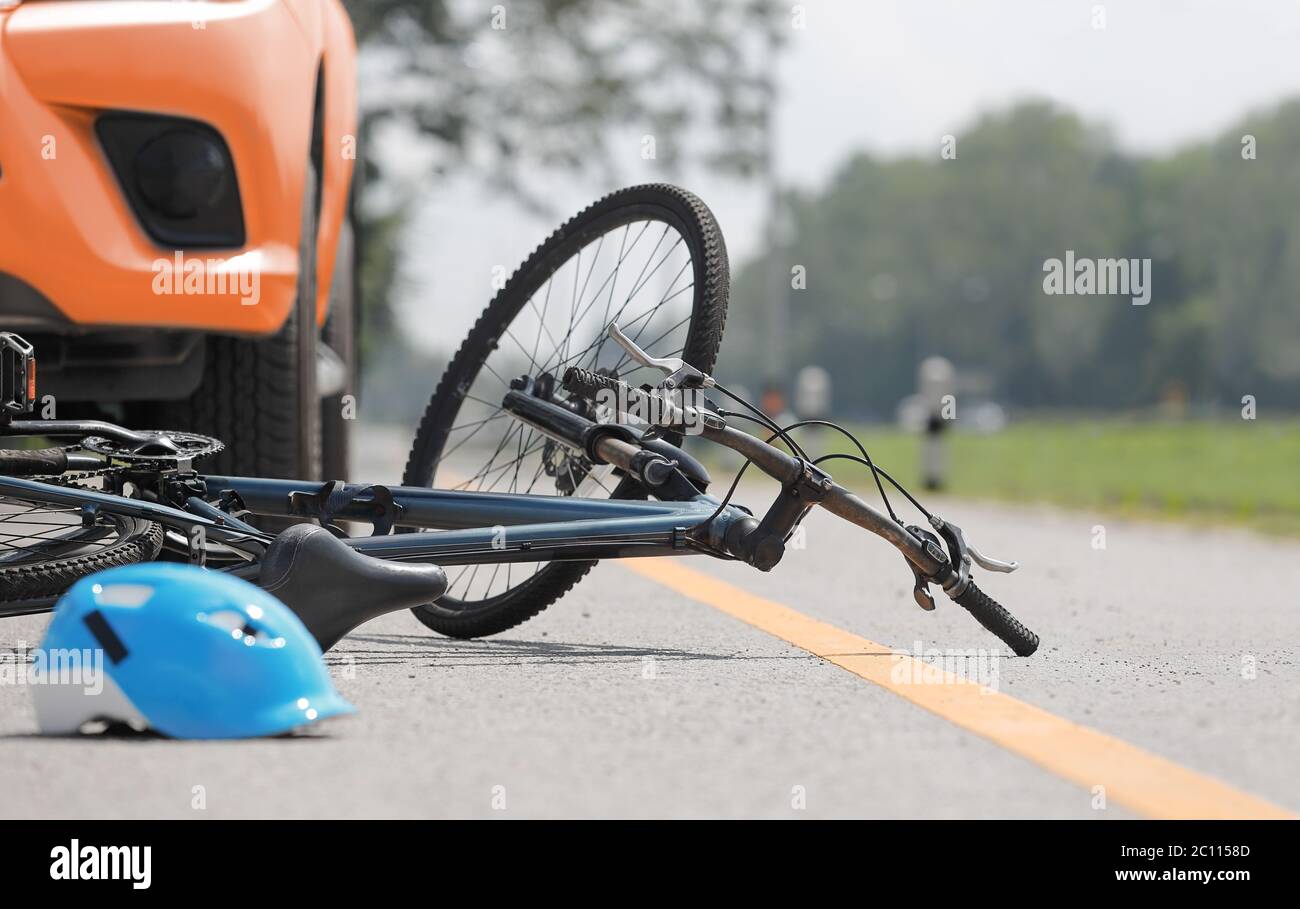 Cycling accident hi-res stock photography and images - Alamy
