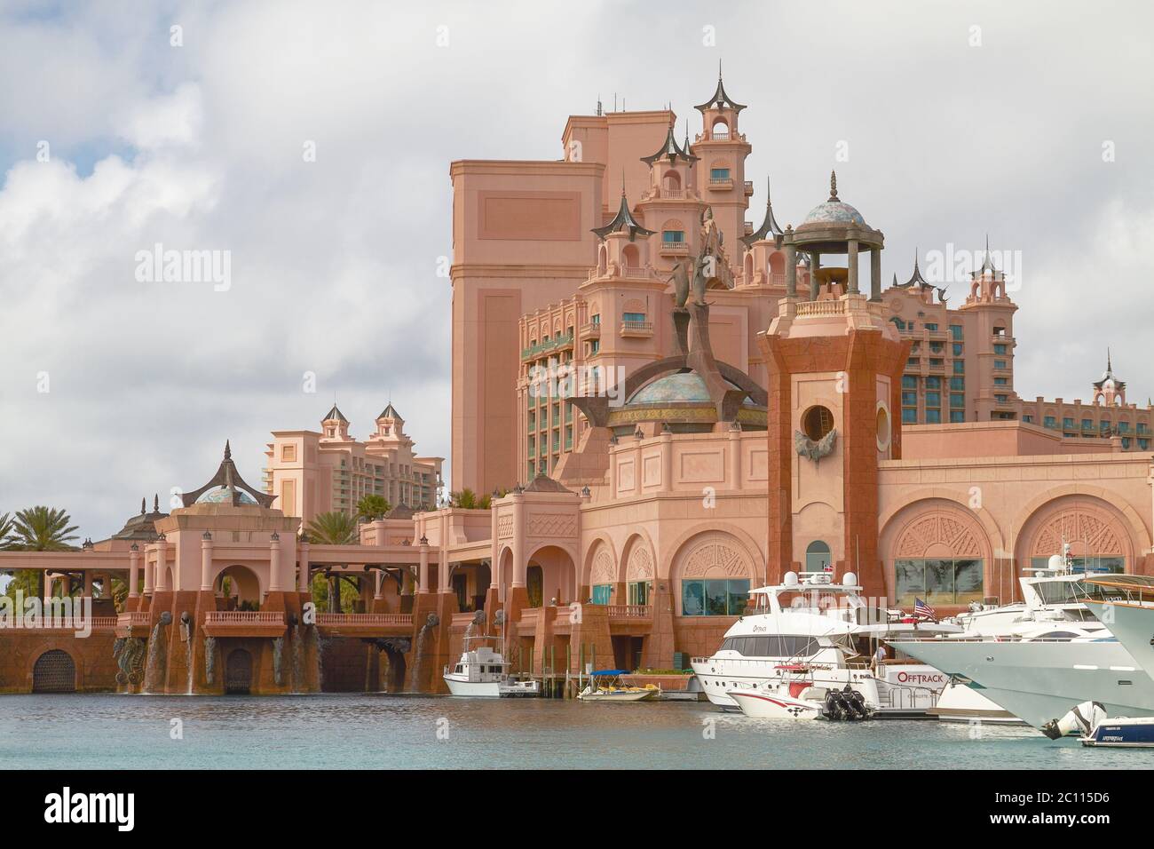 Atlantis luxury resort hi-res stock photography and images - Alamy