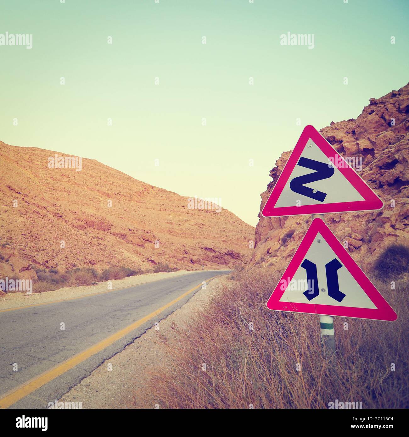 Middle east road signs hi-res stock photography and images - Alamy