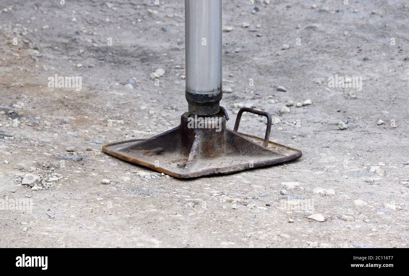 Crane outrigger hi-res stock photography and images - Alamy