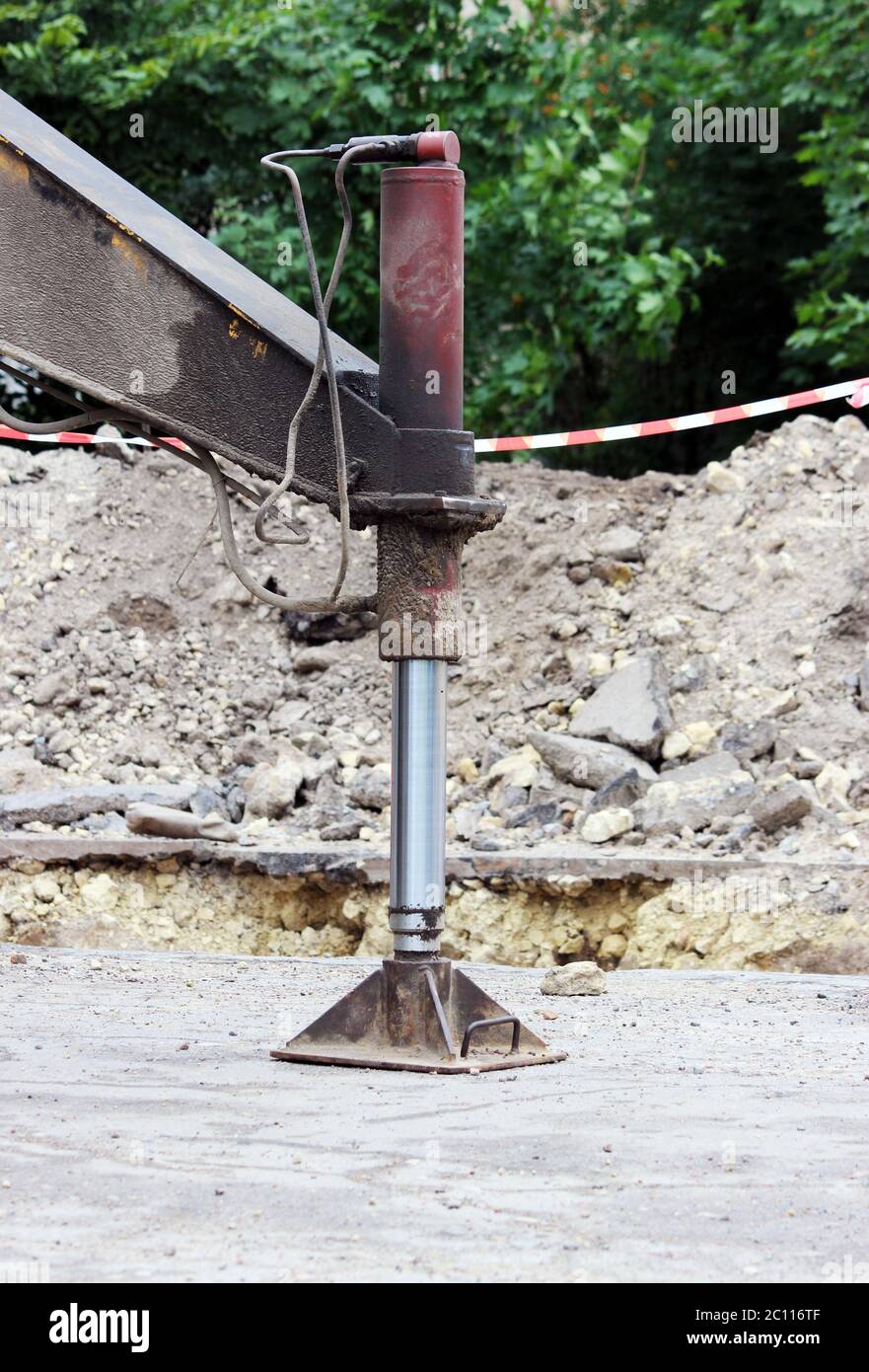 Crane outrigger hi-res stock photography and images - Alamy