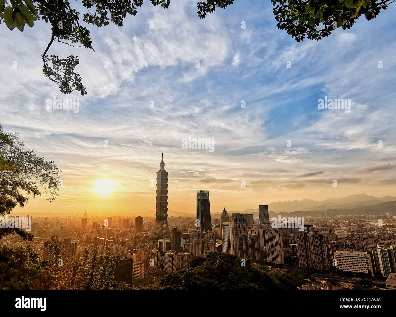 landscape viewpoint of Taipei city with sunset from Xiangshan elephant ...