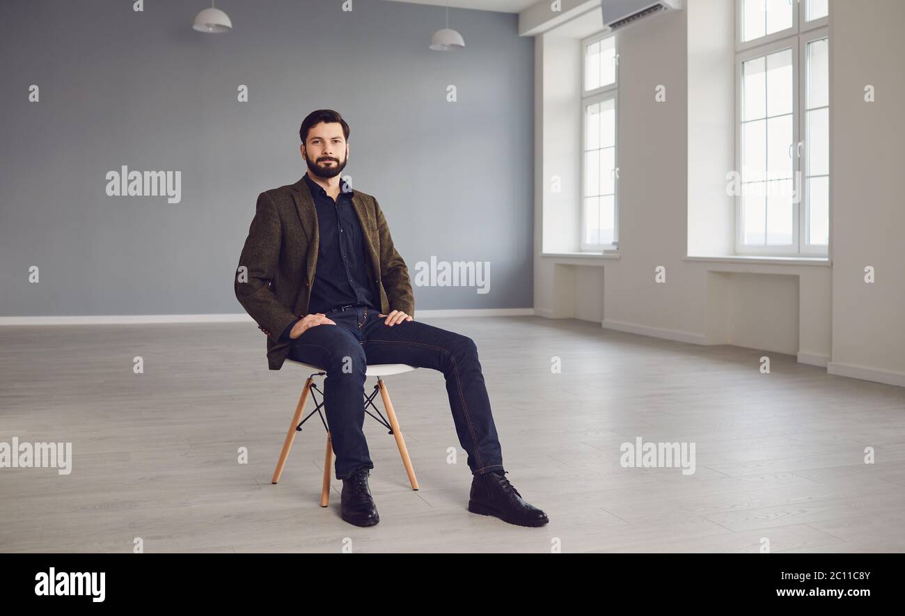 Man sitting chair suit full portrait hi-res stock photography and ...