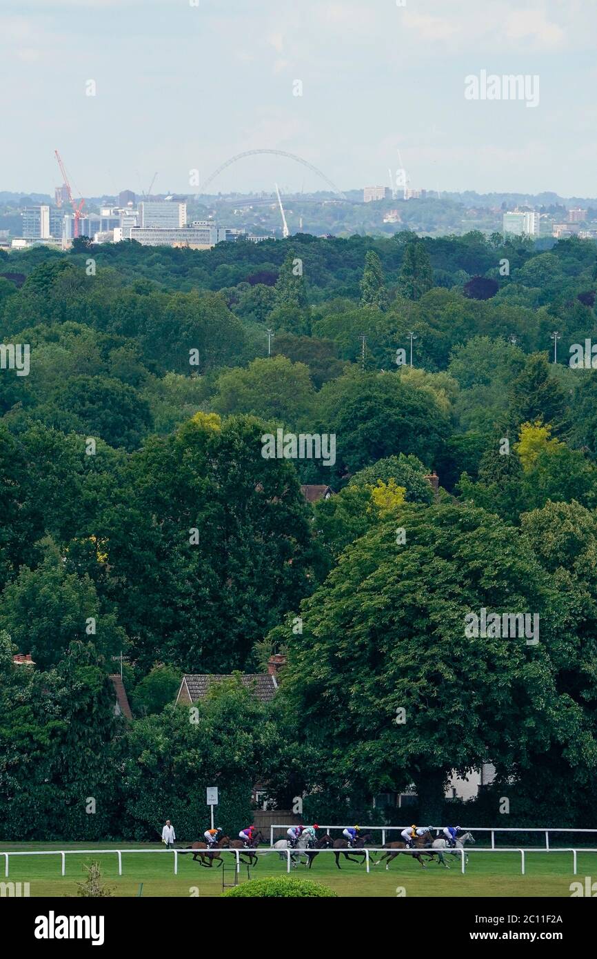 Wembley arch straight hi-res stock photography and images - Alamy
