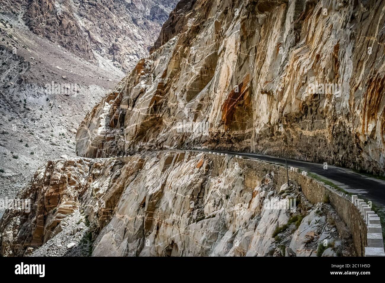 Empty turning highway hi-res stock photography and images - Alamy