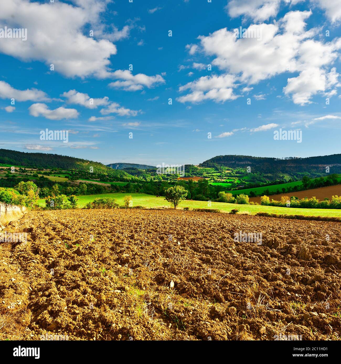 Blue sky green fields square hi-res stock photography and images - Alamy