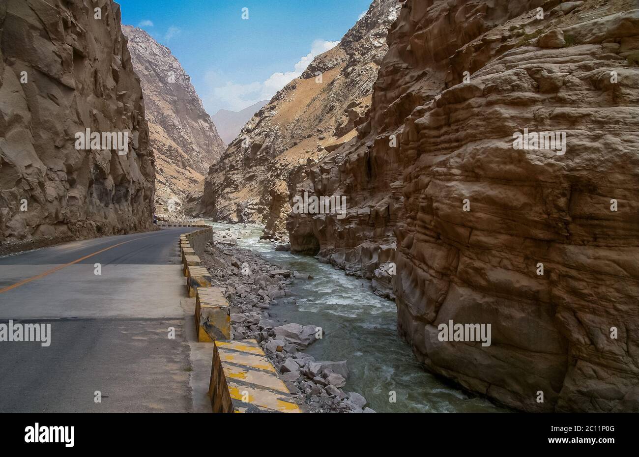 Gorge with road hi-res stock photography and images - Alamy