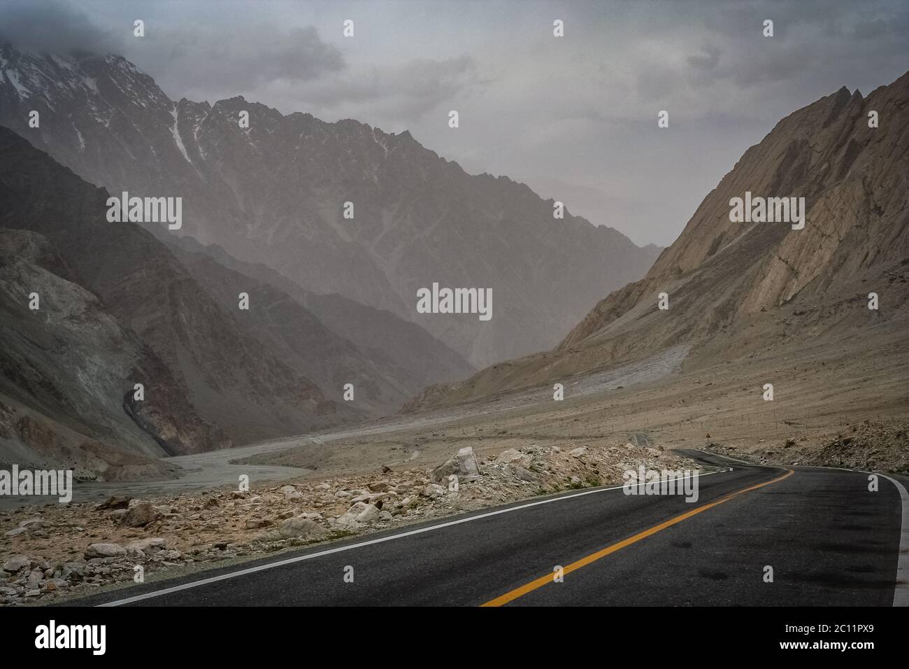 Karakorum highway china hi-res stock photography and images - Alamy