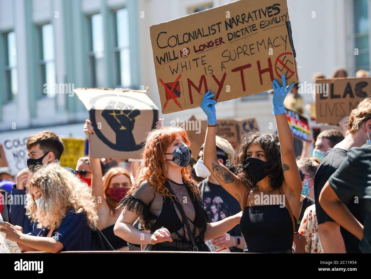 Black lives matter protest women hi-res stock photography and images ...
