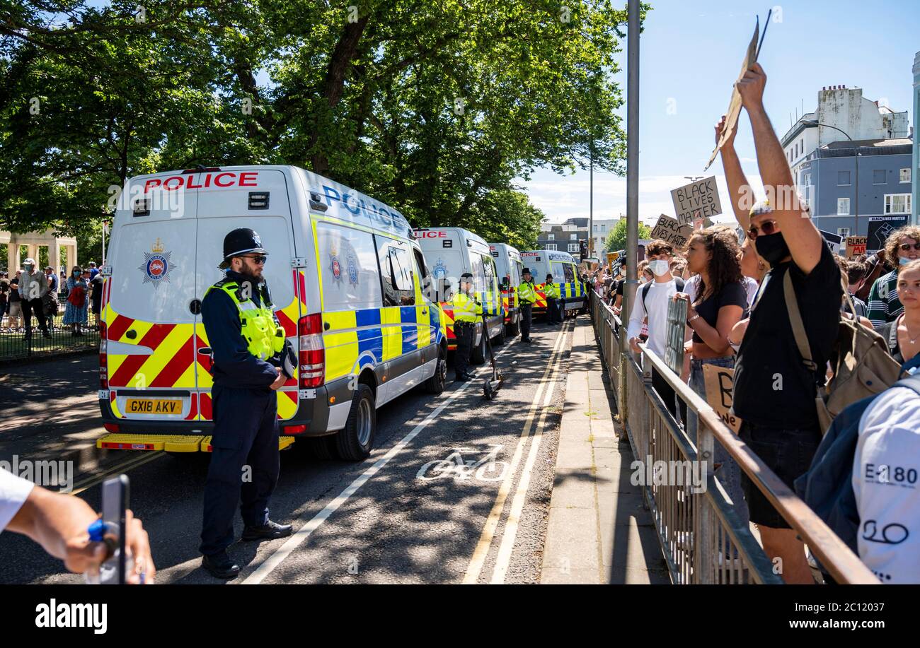Police officer coronavirus hi-res stock photography and images - Alamy